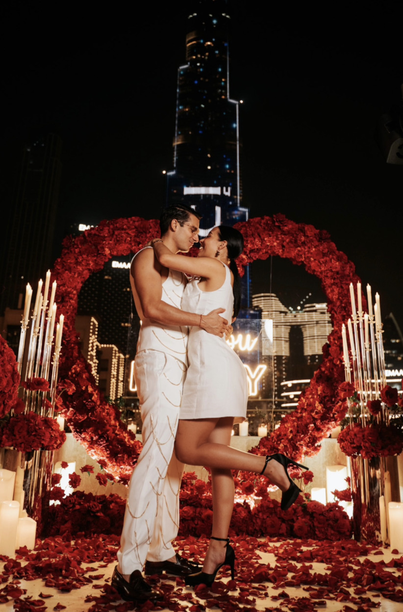 PIPE BUENO LE PIDE MATRIMONIO A LUISA FERNANDA W EN LA MAJESTUODA TORRE BURK KHALIFA EN DUBAI ...