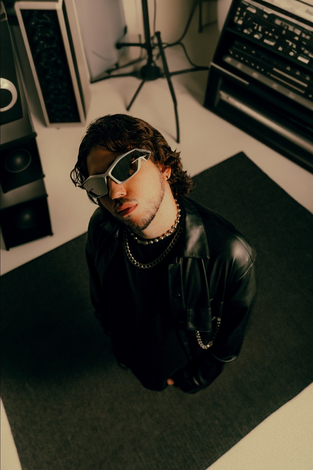 Sebastián Rubio enciende la escena musical indie con su sencillo debut ...