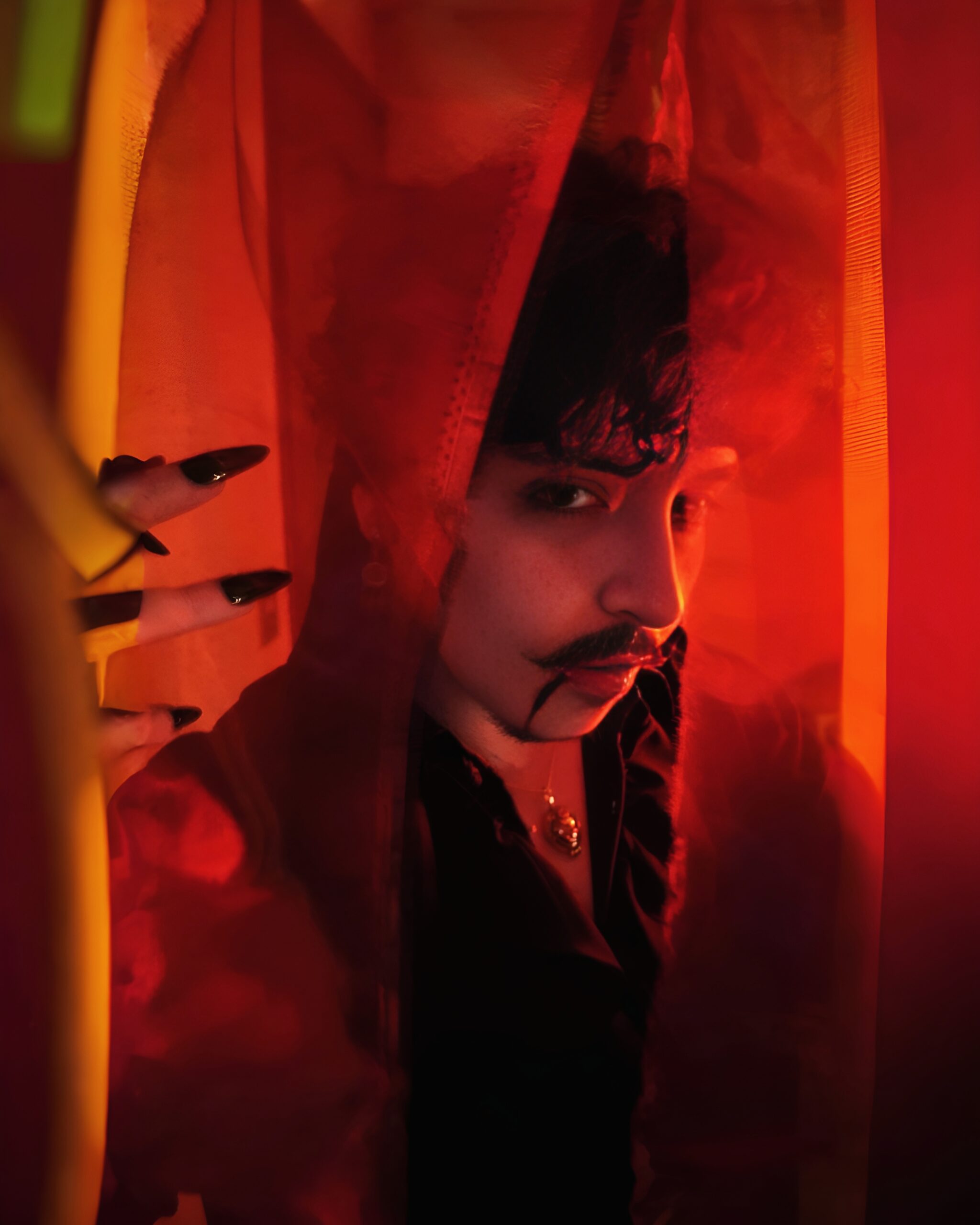 CHITU EXPLORA LOS AMORES IMPOSIBLES Y LA SEDUCCIÓN DE LO PROHIBIDO EN ...