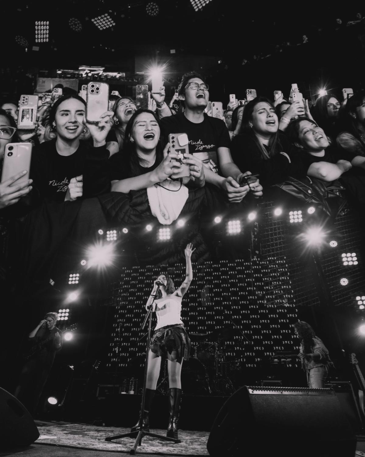 Sold Out en Lima: Nicole Zignago, profeta en su tierra escrita tour ...