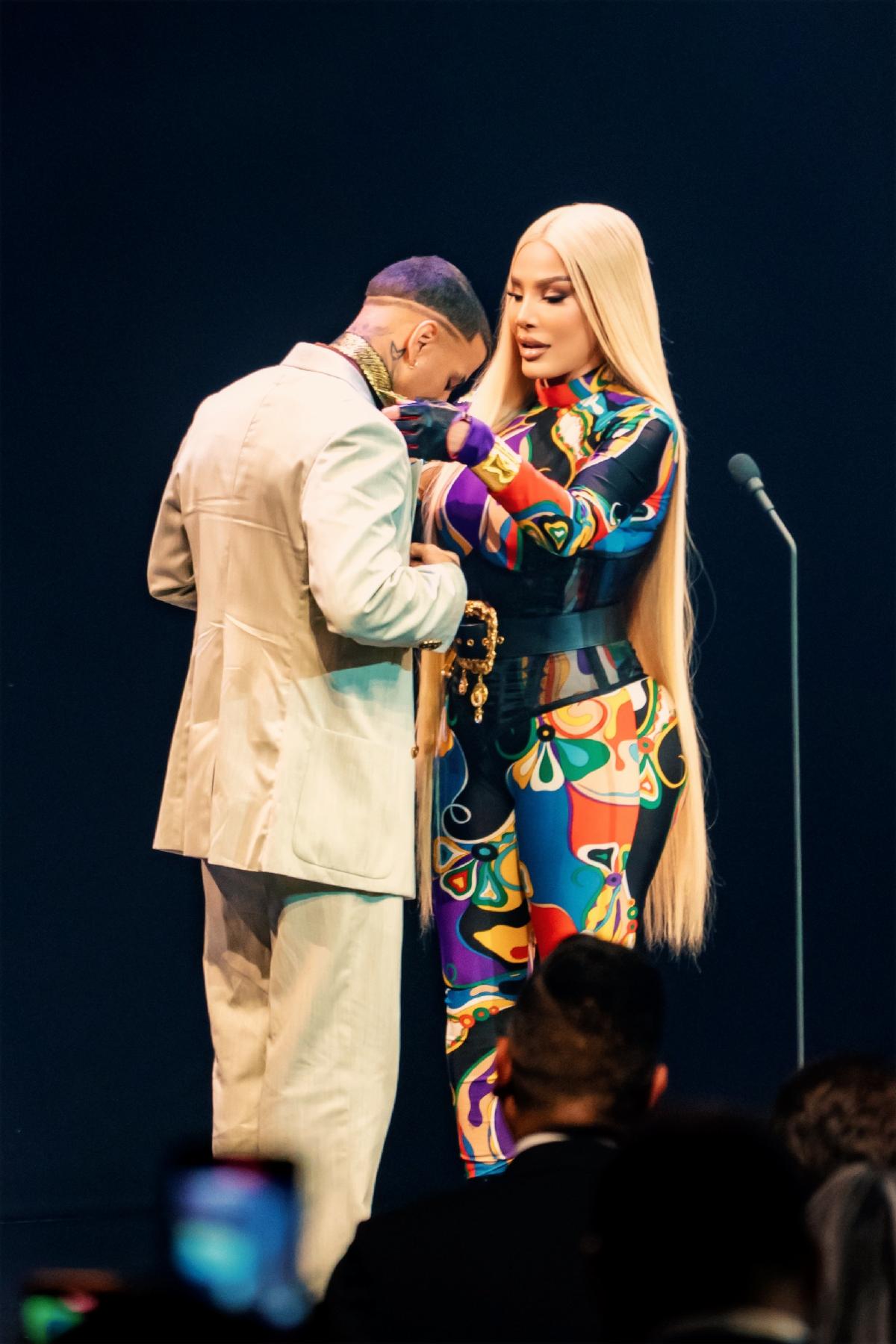IVY QUEEN BRILLÓ EN LOS HISPANIC HERITAGE AWARDS AL ENTREGAR EL PREMIO ...