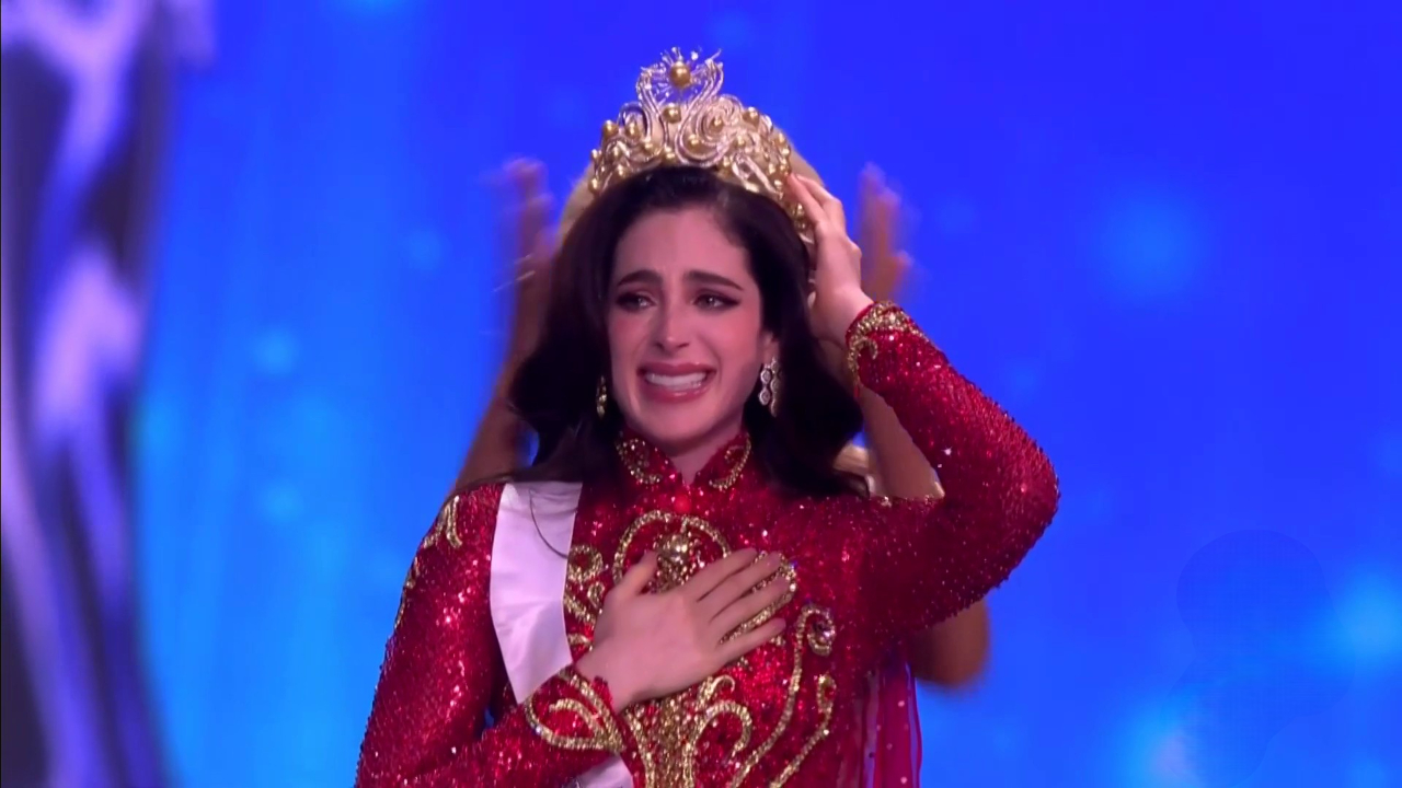 Fatima Bosch de México Coronada como la Nueva Miss Universe® Durante la ...